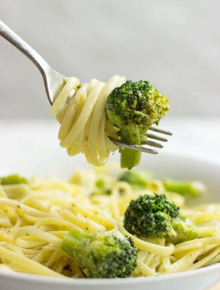 25 Minute Creamy Broccoli Pasta (25g Protein per Bowl)