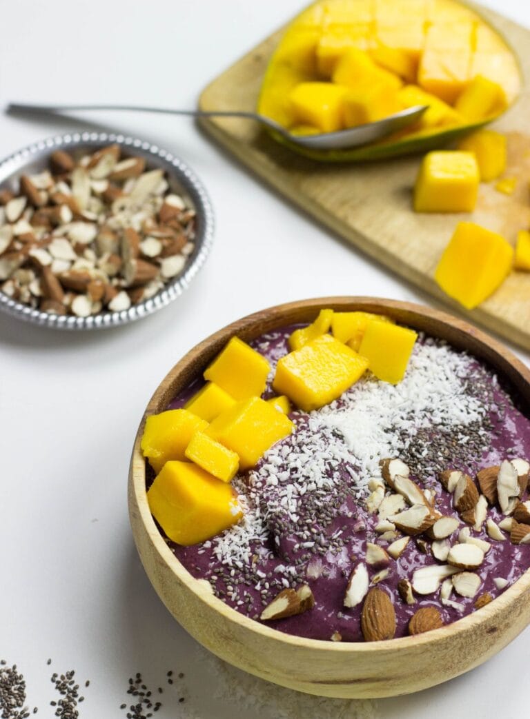 How To Make An Acai Bowl (Homemade Acai Bowl Recipe)